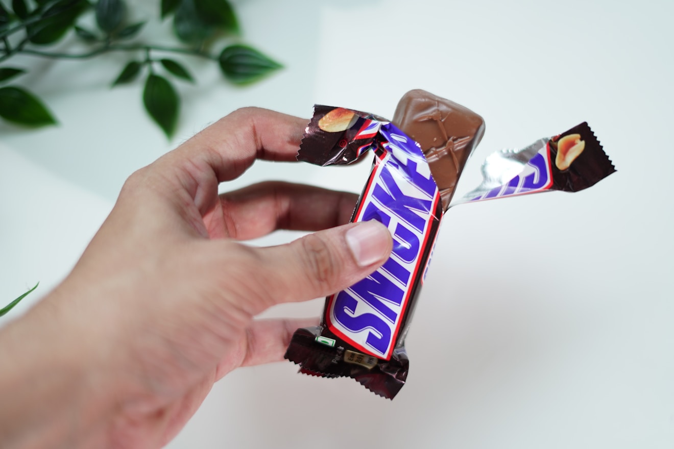 Snicker Chocolate Bar: The Irresistable Temptation - CocoaNusa